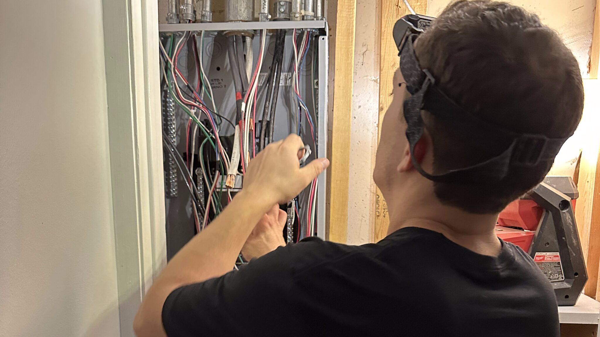 How To Know If Your Electrical Panel Is Outdated - Arnold Electrical ...
